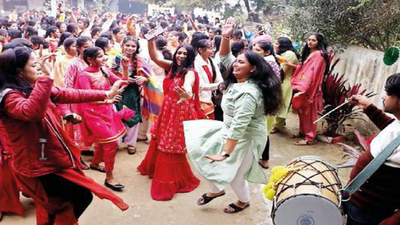 Lohri: Lohri celebrations get modern makeover in Lucknow | Lucknow News ...