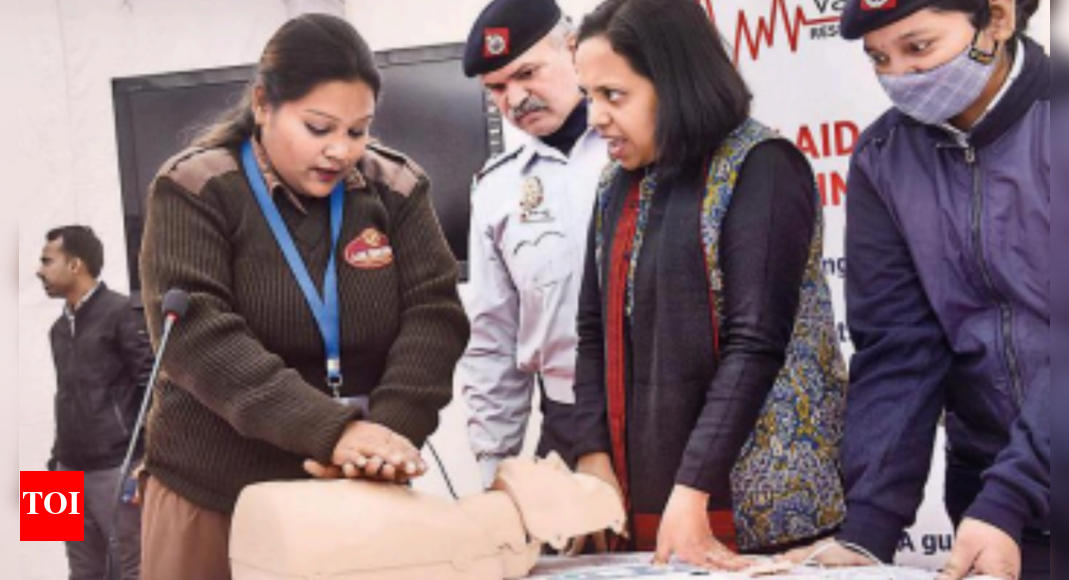 Cluster bus drivers get tips on making roads safer in Delhi | Delhi ...