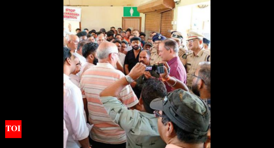Canacona: Canacona locals end day-long hunger strike at lunchtime | Goa ...