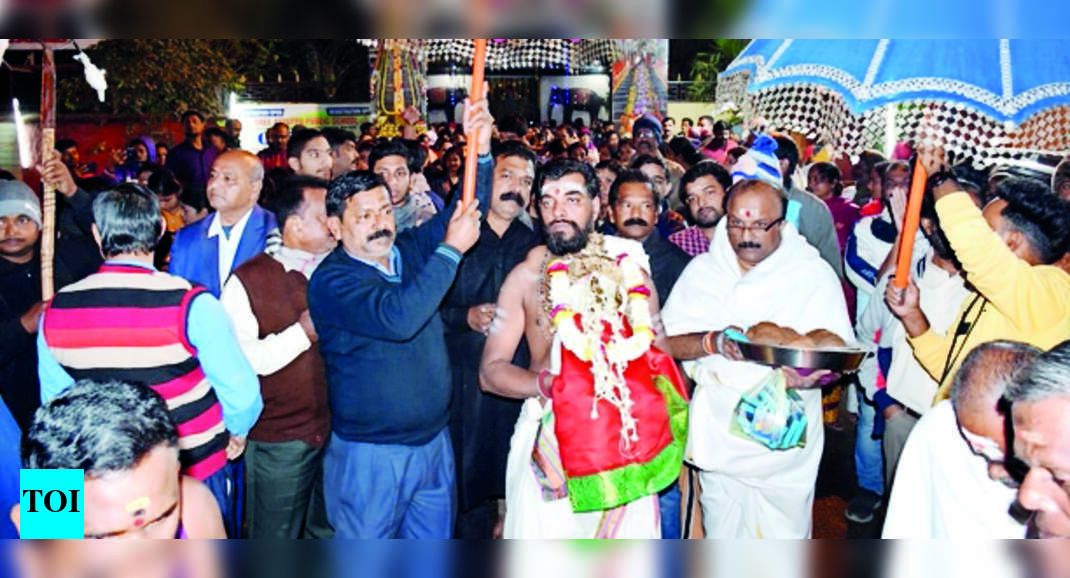 Makaravilakku: Malayalis Observe Makaravilakku In Bokaro, Feast On ...