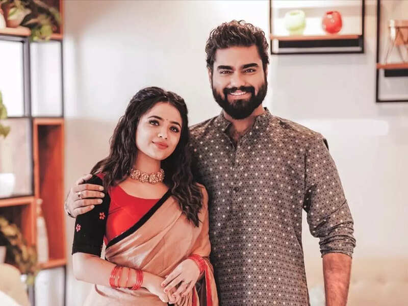 Bigg Boss Malayalam fame Robin Radhakrishnan announces his engagement ...