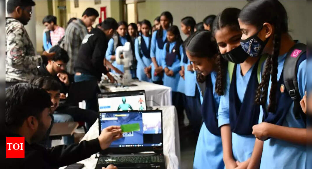 IIIT-NR hosts SCInTFIC 2k23 for school students across country | Raipur ...