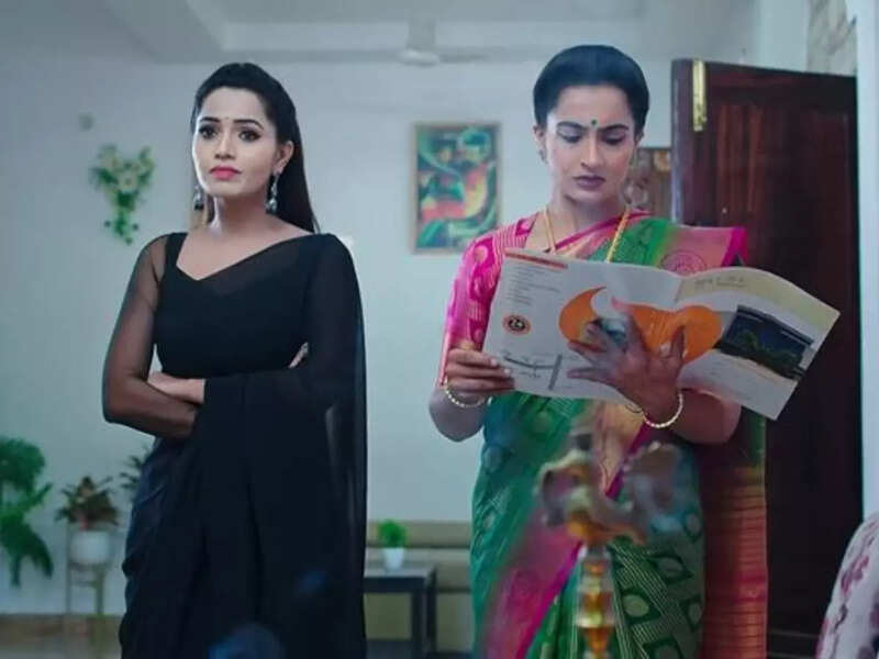 Karthika Deepam preview: Monitha to leak Deepa's secret - Times of India