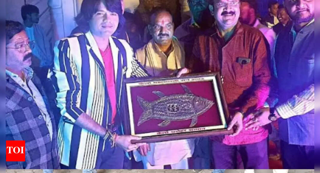 Chhattisgarh's singer Nitin Dubey honoured with Kelo Dharohar Award ...