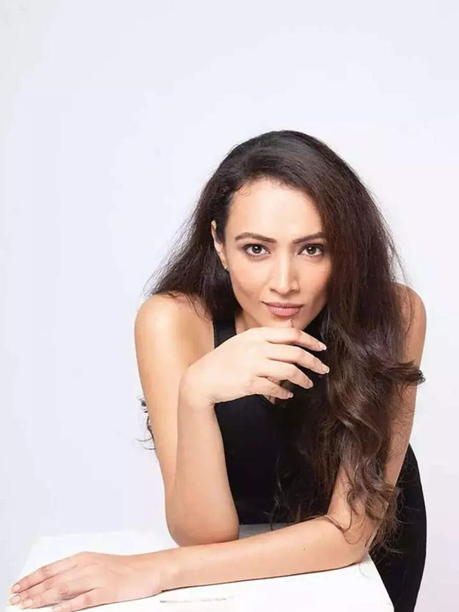 Dipannita Sharma makes heads turn with her bewitching pictures ...