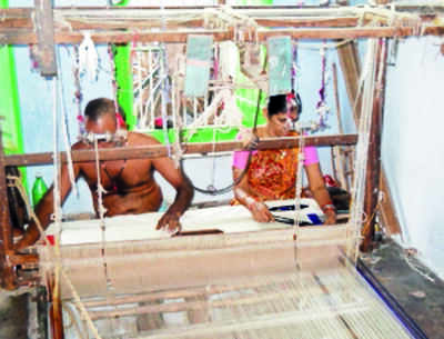 Min Plea To Set Up Power Loom Cluster For Weavers | Bhubaneswar News ...