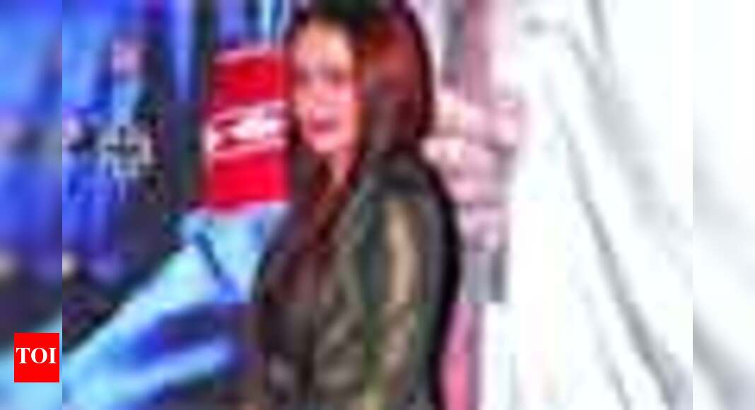 Shraddha Talwar salutes Anna Hazare | Hindi Movie News - Times of India