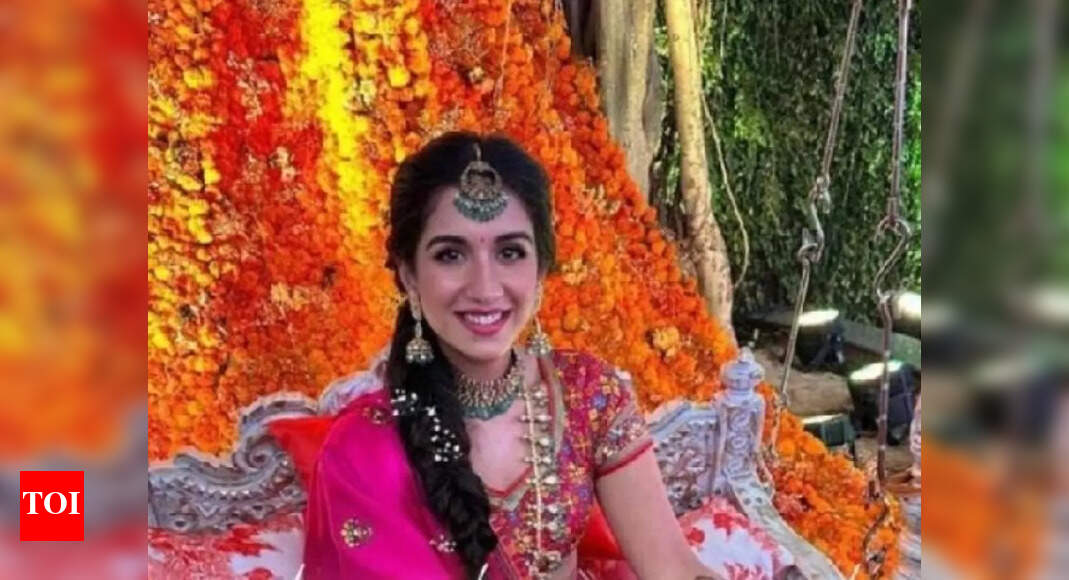 Radhika Merchant Mehendi Ceremony: Watch Radhika Merchant, Anant Ambani ...