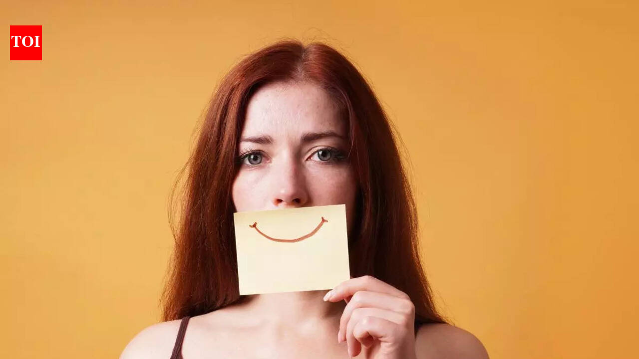 Smiling depression: Signs in teens parents should note