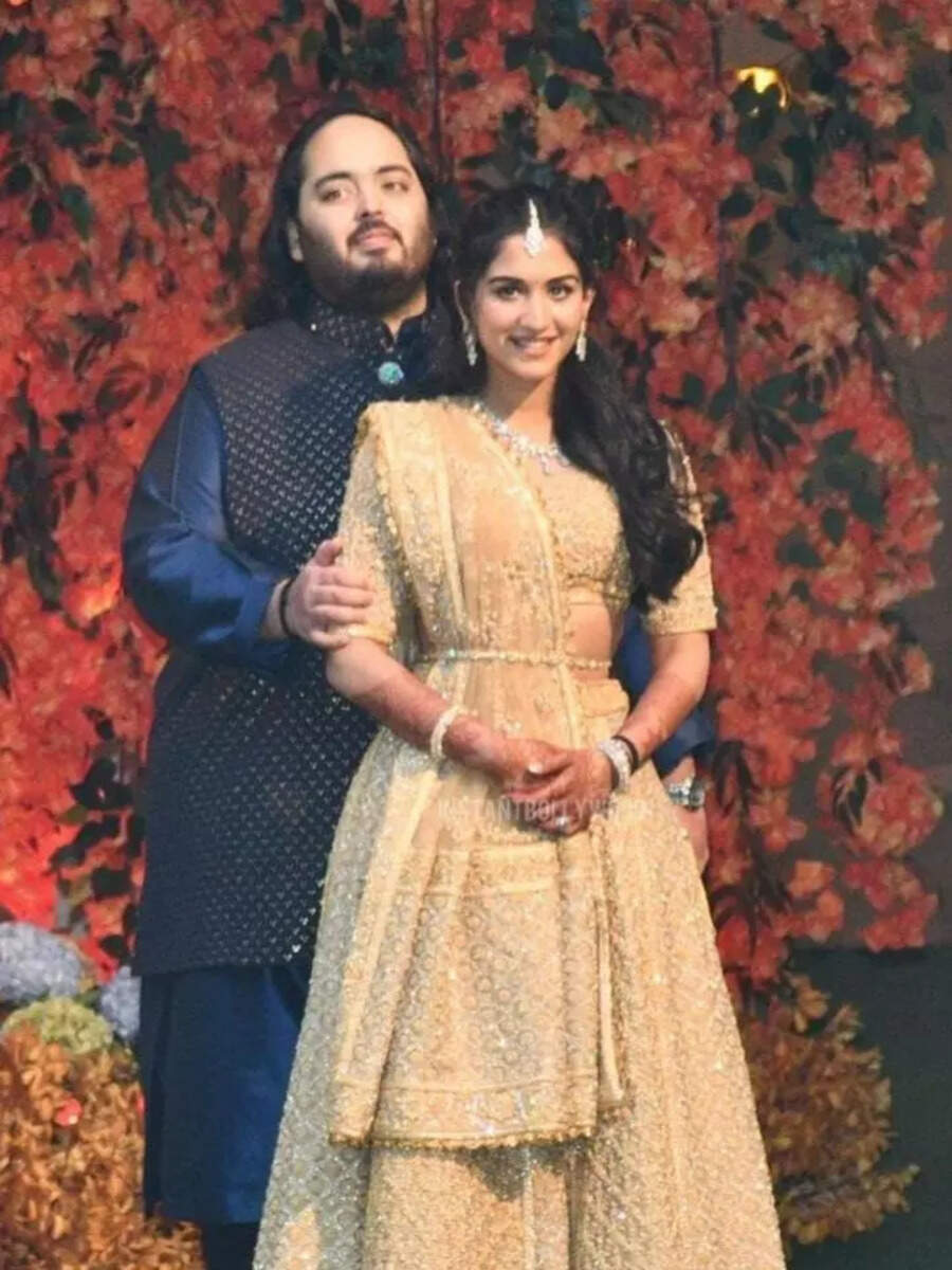 Ambani's bahu Radhika Merchant oozes elegance in ivory gold lehenga at ...