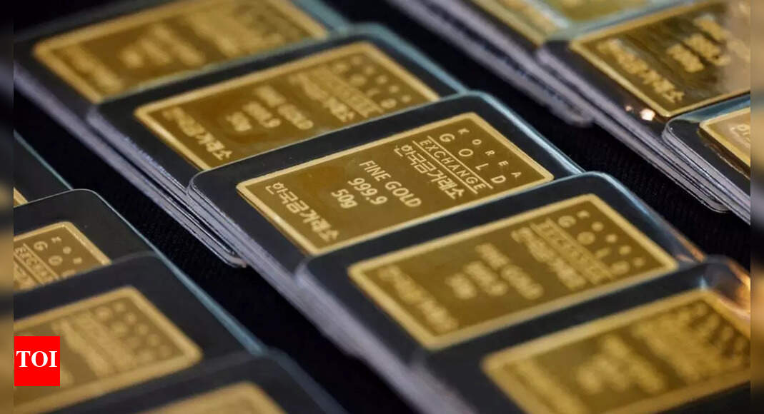 Gold price touches new lifetime high at Rs 58,700 per 10g - Times of India