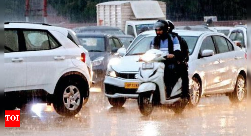 Short spell of unexpected rain in Lucknow pours winter surprise ...