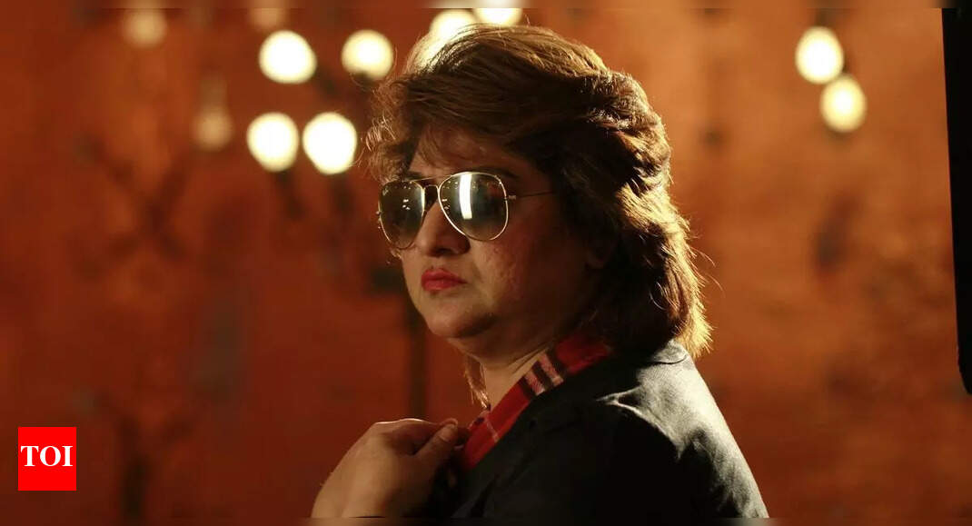 Malashree turns cop for Kendada Seragu | Kannada Movie News - Times of ...