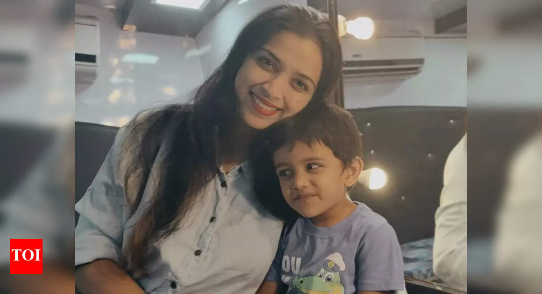 This video of actress Swetha Changappa cuddling with her son Jiyaan ...