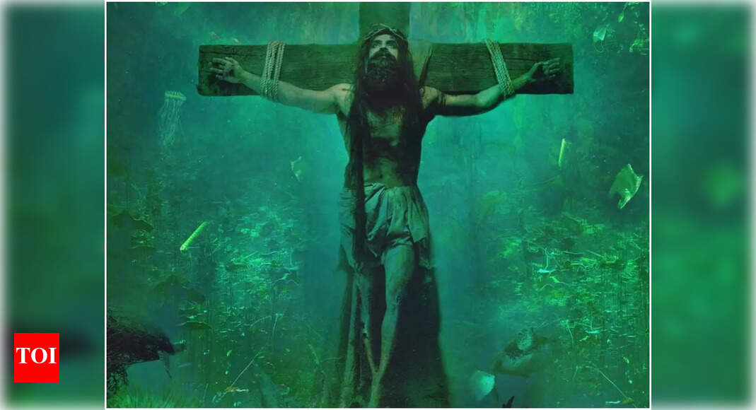 Makers of 'Nadikar Thilakam' launch a striking motion poster on Tovino ...