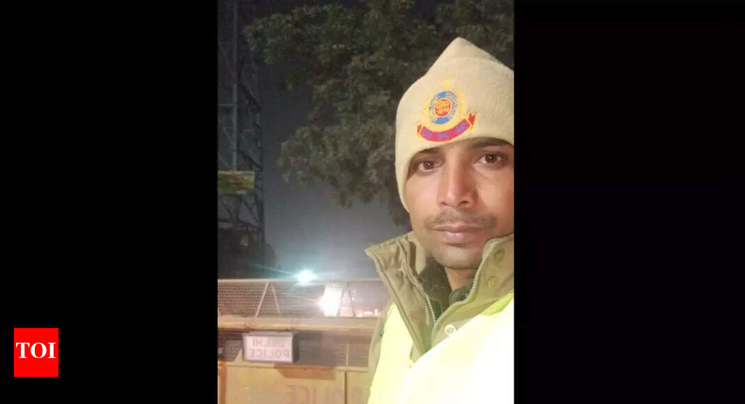 Chhawla: History-sheeter stabs Delhi cop in Chhawla, shot at in ...