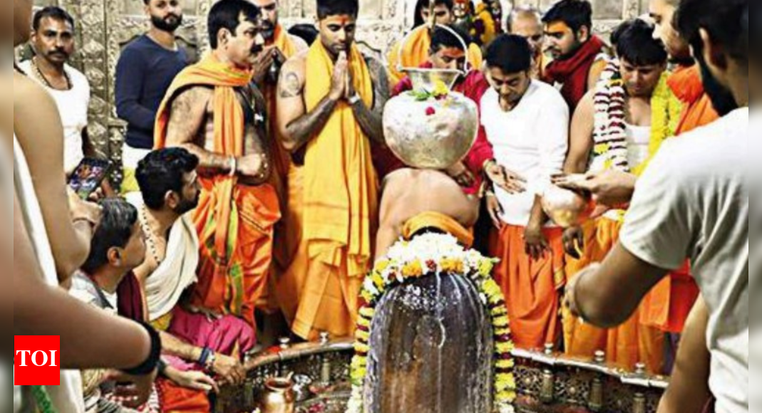 Team India Attends Bhasmarti At Mahakal, Prays For Pant | Bhopal News ...