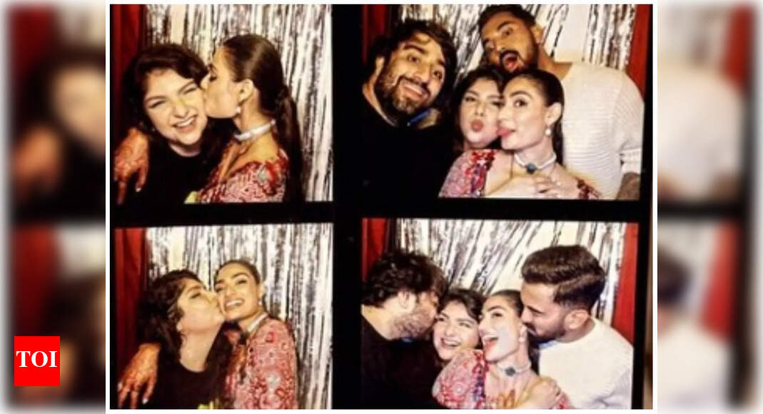 Newlyweds Athiya Shetty-KL Rahul and rumoured lovers Anshula Kapoor and Rohan Thakkar KISS for ...