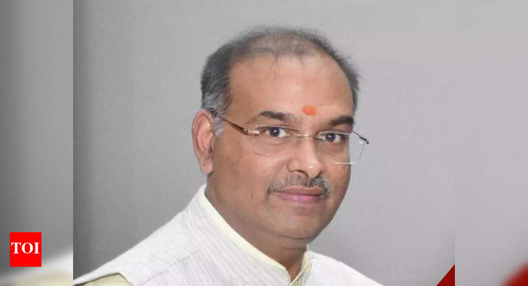 Kanpur varsity VC Vinay Pathak rejoins office after 2.5 months - Times ...