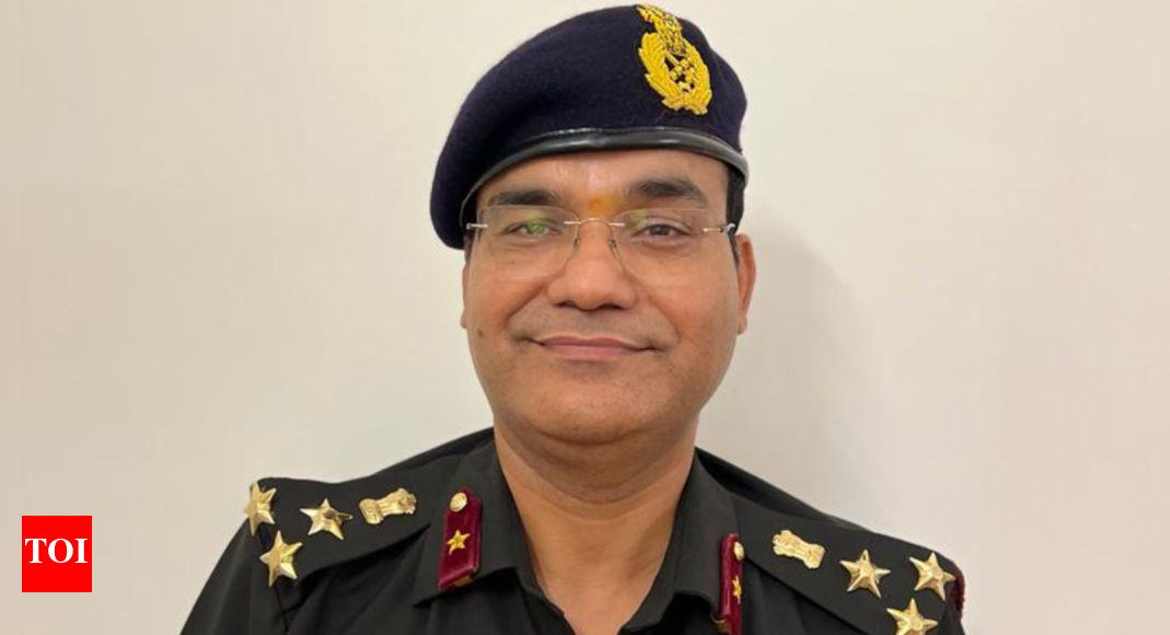 Lucknow’s ophthalmologist Brigadier Mishra, who conducted cataract ...