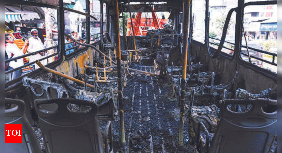 BEST bus in flames! Lucky escape for 25 commuters in Mumbai | Mumbai ...