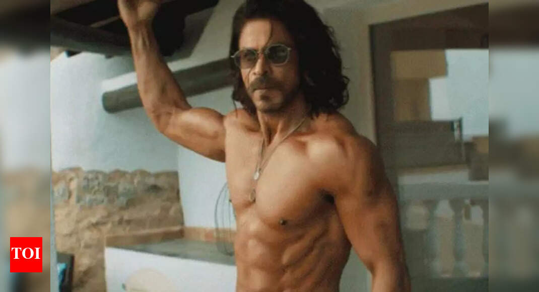 Pathan Box Office 100 Crore | Pathaan worldwide box office collection day 1: Shah Rukh Khan ...