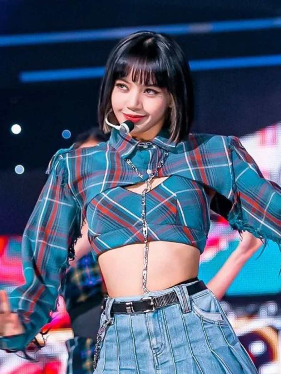 Blackpink Lisa outfits | Blackpink Lisa slays in skirts like no one ...