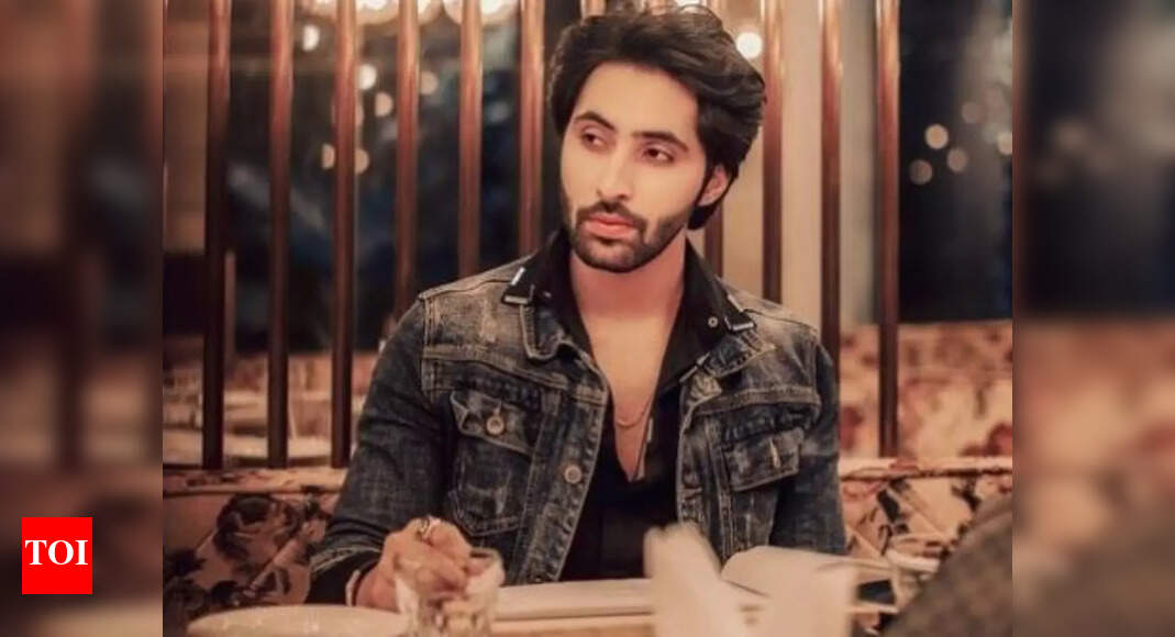 Imran Nazir Khan sides with Ektaa Kapoor against Radhika Madan's ...