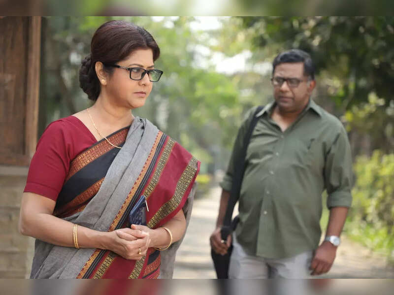Kamleshwar Mukherjee, Laboni Sarkar in a heartwarming family drama ...