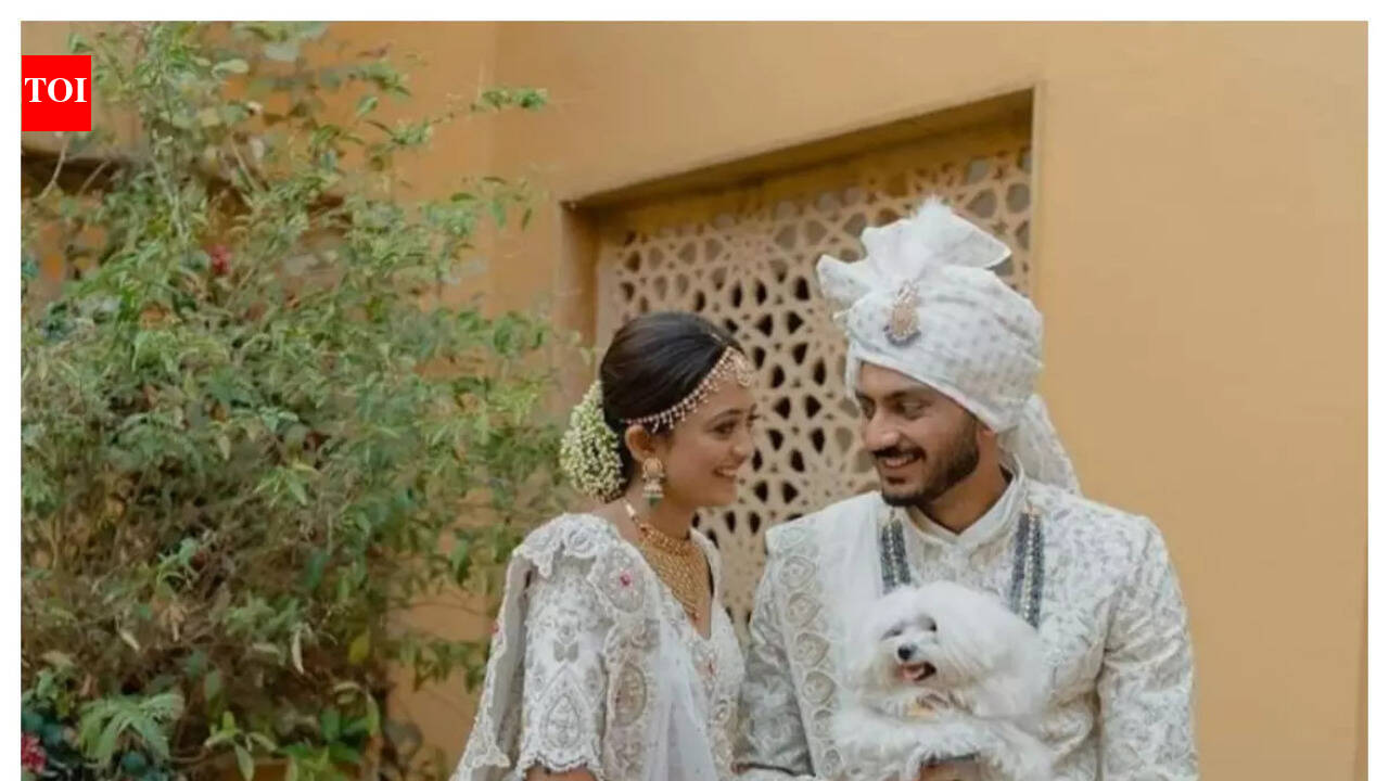 Axar Patel and Meha Patel tie the knot in Vadodara - The Times of India