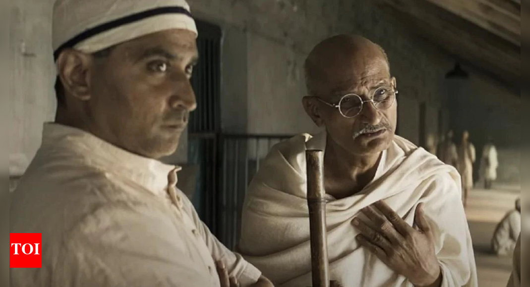'Gandhi Godse - Ek Yudh' was NOT passed WITHOUT cuts and it went to the ...