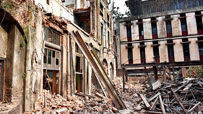 Civic: Civic Body Struggles To Pull Down Unsafe Building In City Centre ...