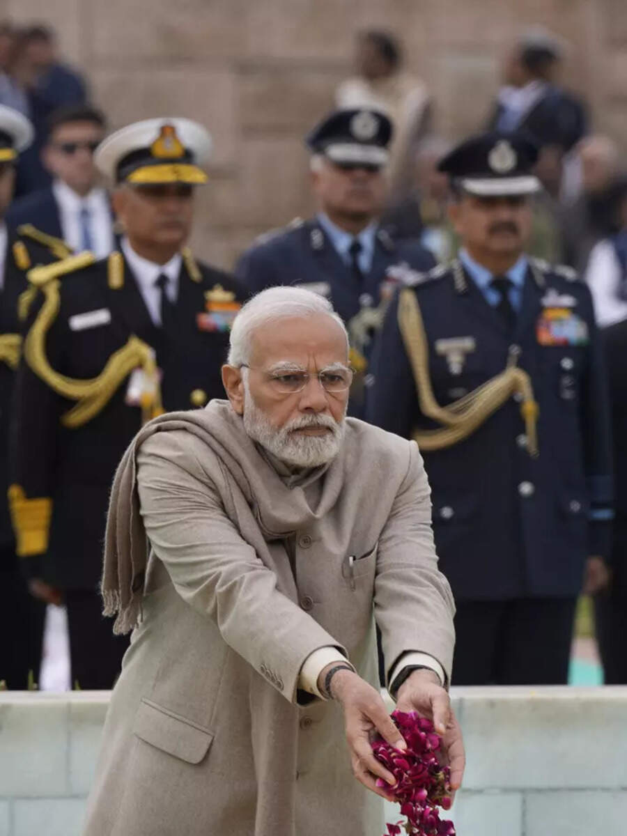 Death anniversary: PM Modi pays tribute to Mahatma Gandhi | TOIPhotogallery