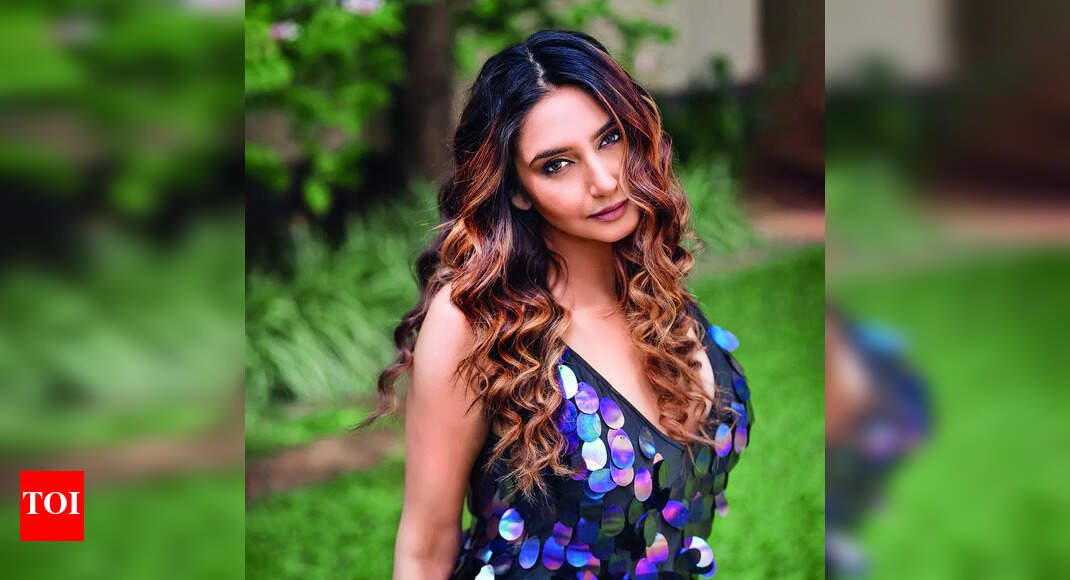 Ragini has a ball in Chandan Shetty’s ‘mad, colourful, quirky’ promo ...