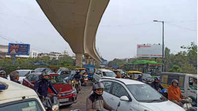 Heavy traffic chokes routes to central Delhi due to VIP movement ...