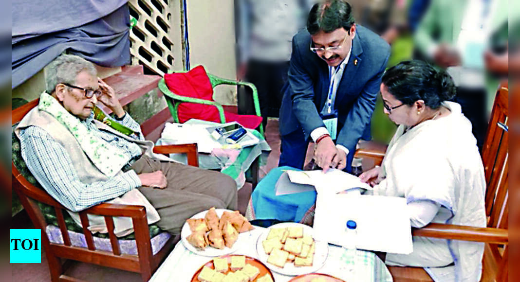 Sen: Cm Visits ‘rightful Owner’ Sen, Hands Over Land Docus | Kolkata ...