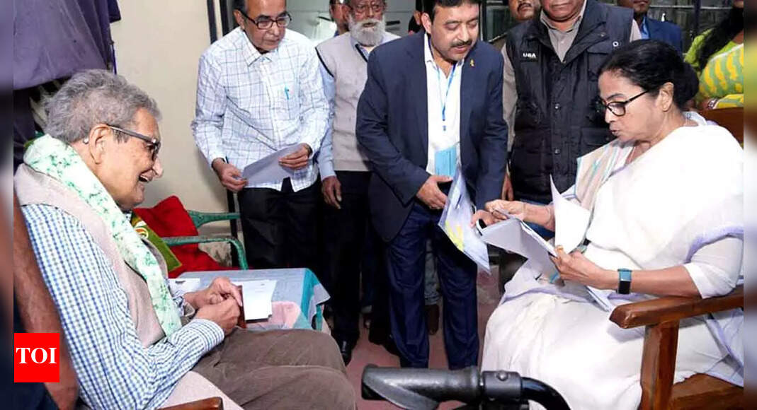Amid encroachment row, West Bengal CM Mamata Banerjee gives Amartya Sen land deed | Kolkata News ...