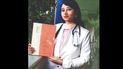 Doc Overcomes Tragedy, Wins Gold Medal In Exams | Mumbai News - Times of India
