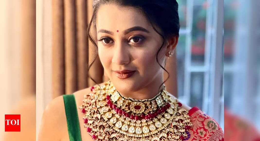 'Ekhane Akash Neel' fame Anamika Chakraborty bags a new project - Times ...