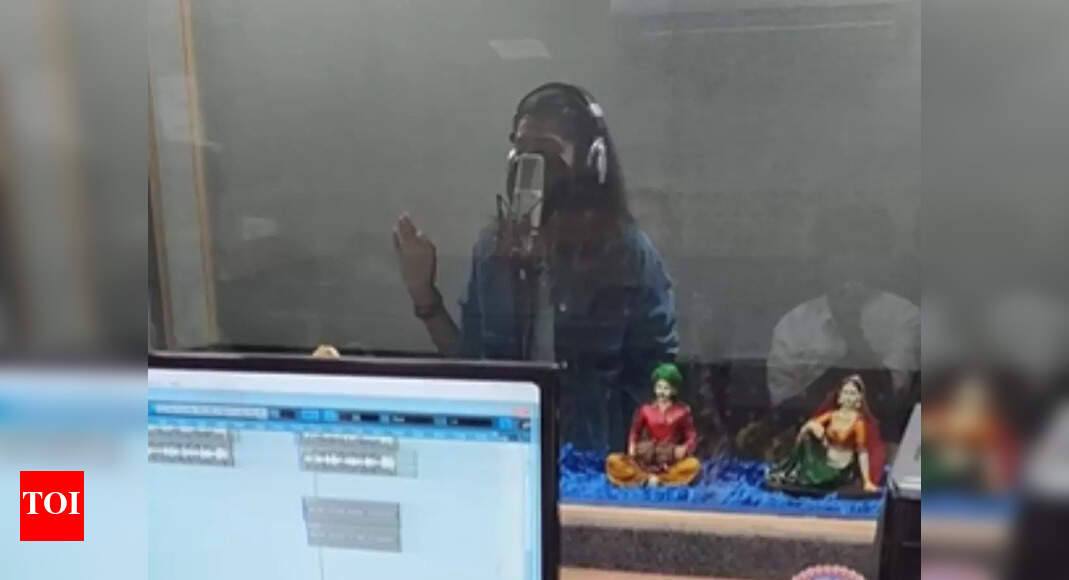 Santvani Trivedi records a new song; watch the video inside | Gujarati ...