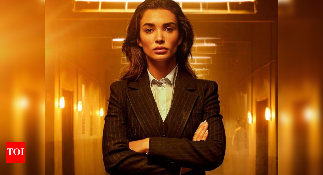 Makers reveal Amy Jackson's look from 'Achcham Enbathu Illayae' | Tamil ...