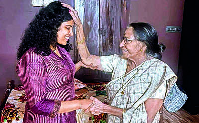 Vazhakkula Howler: Chintha Jerome Meets Changampuzha’s Daughter | Kochi ...