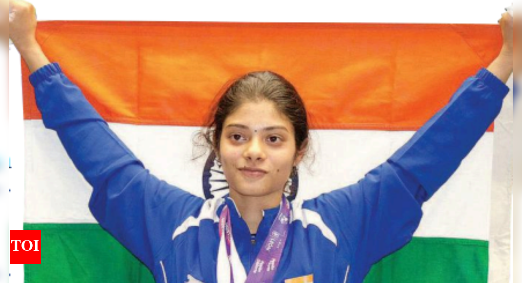 Kiyg: KIYG: At 14, weightlifter Akanksha Vyavahare aims high | Bhopal ...