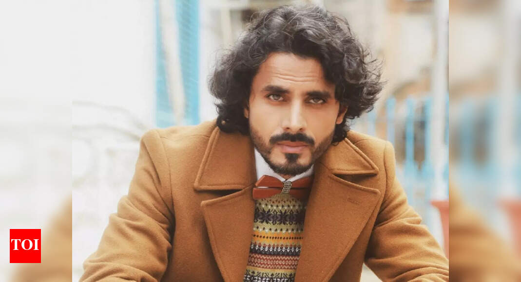 Man Singh gets praised for his latest OTT released 'Intezaar Koi Aane ...