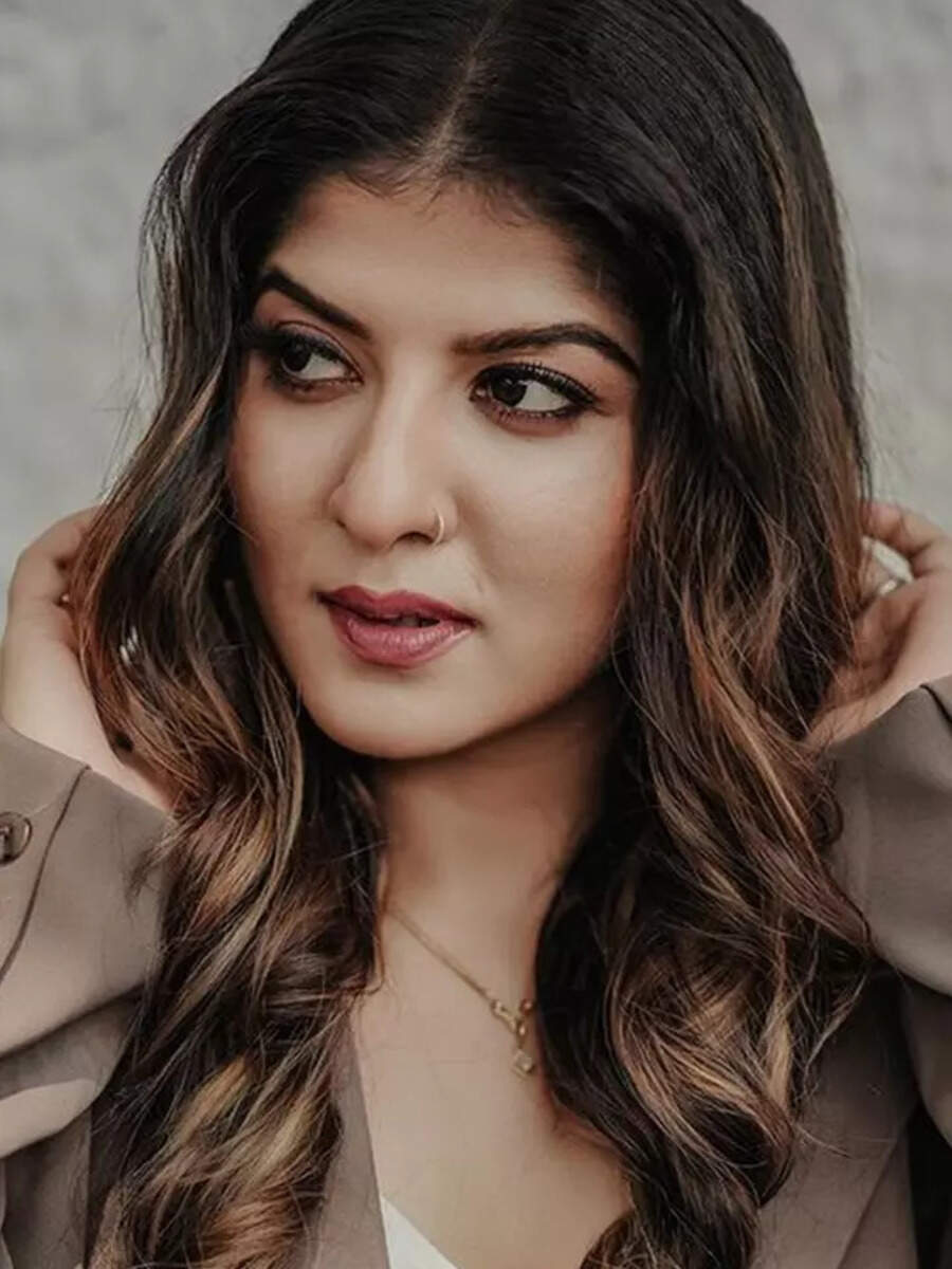 Chic looks of Aswathy | Times of India