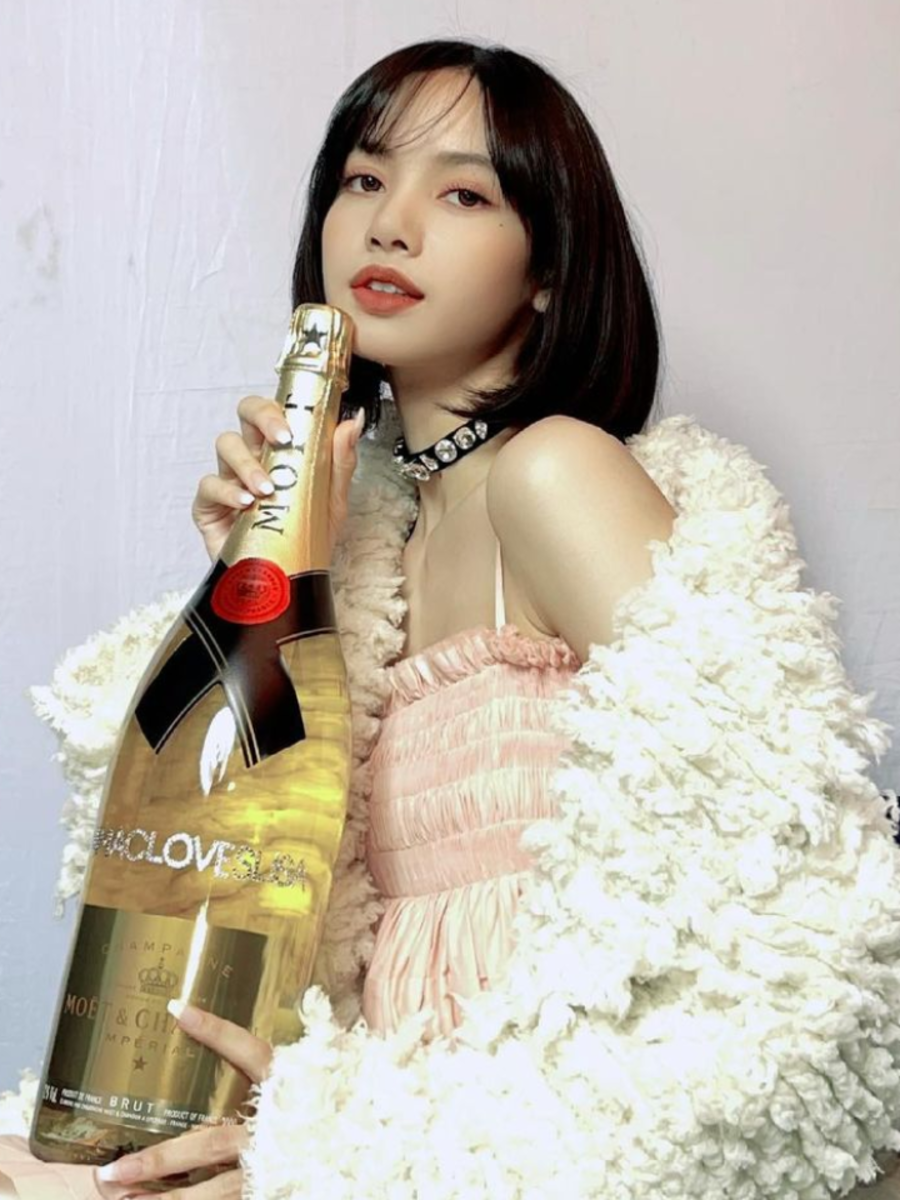 Blackpink star Lisa's make-up looks for Valentine's day dates | Times Now