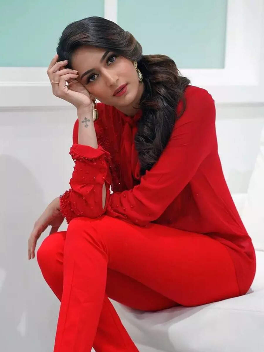 10 glamorous pictures of Erica Fernandes | TOIPhotogallery