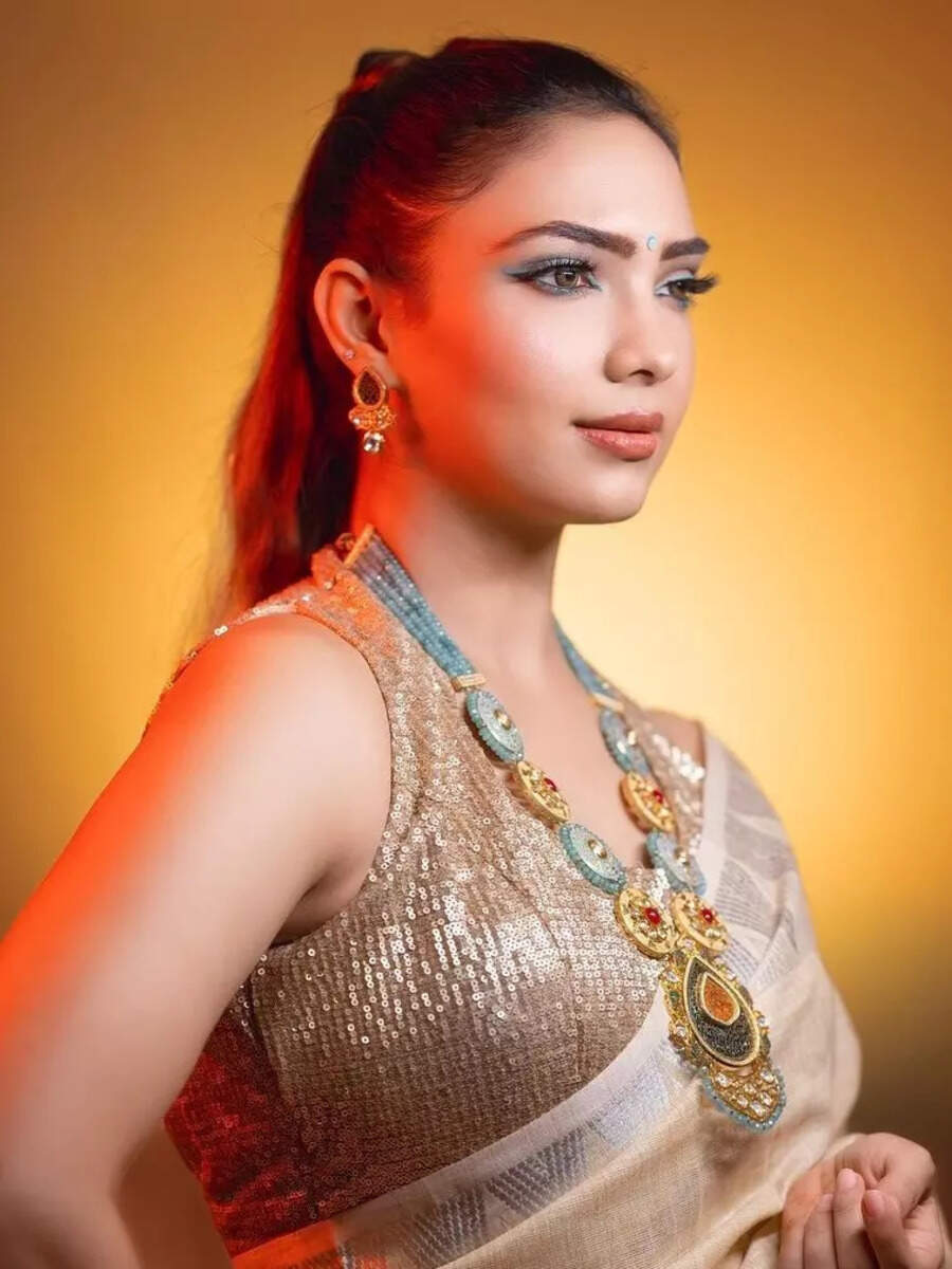 Pooja Banerjee's gorgeous saree wardrobe | Times of India