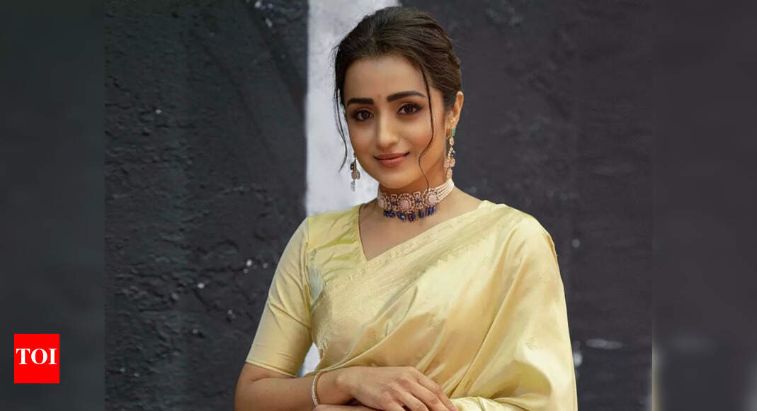 Trisha flies back to Kashmir from Srinagar for Vijay's 'Leo' shooting ...