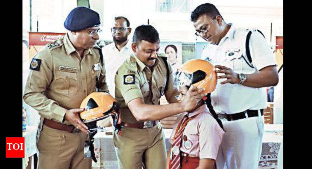 Traffic police reach out to school, college students, focus on helmet ...